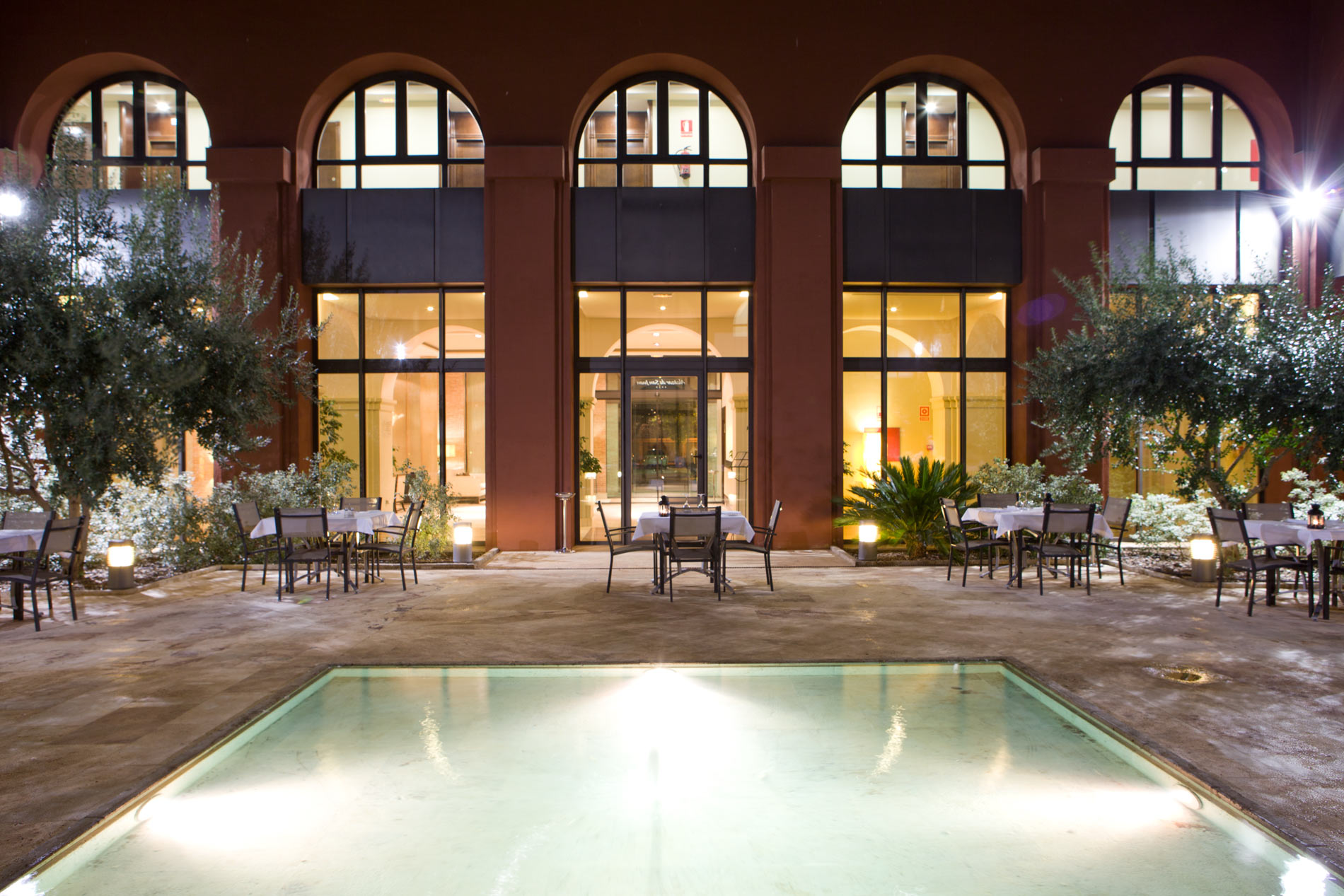 About us | Intelier Hotels | City and Holidays | Best Price Guaranteed